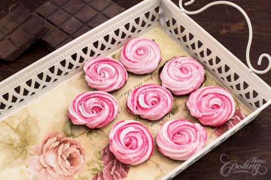 Chocolate Meringue Roses - Marbled Meringue Roses