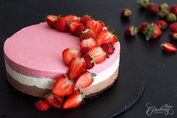 Neapolitan Cheesecake with Strawberry Jelly Recipe