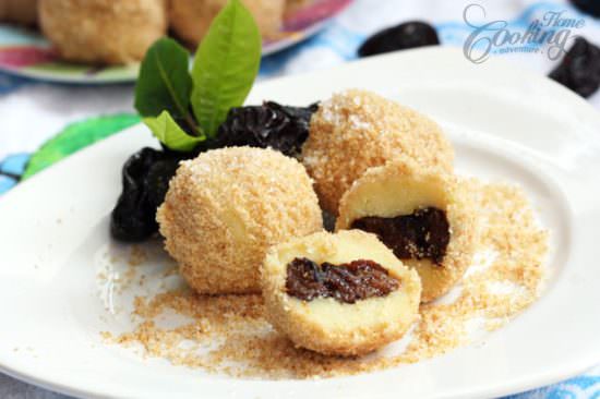 Potato Dry Plum Dumplings - Gomboti cu prune deshidratate