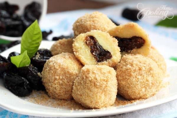 Potato Dry Plum Dumplings - Gomboti cu prune deshidratate